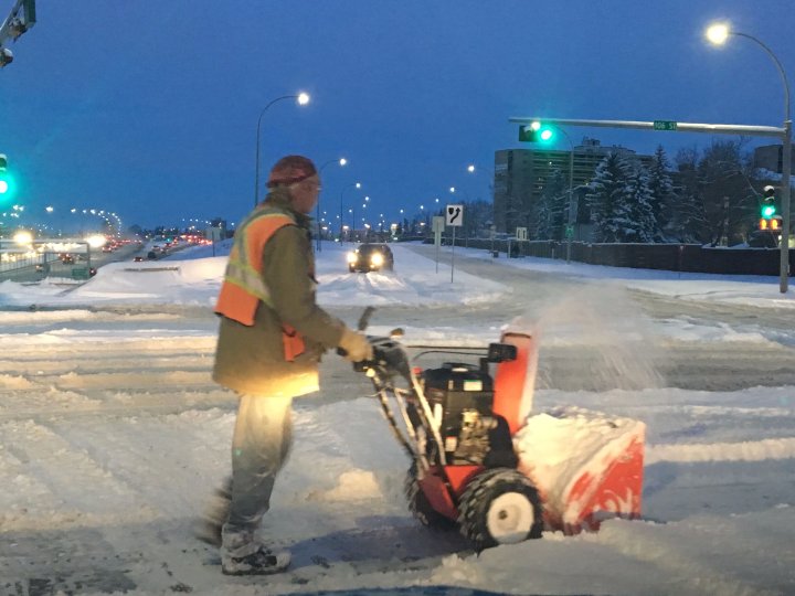 Heavy snowfall triggers Edmonton’s first parking ban of the season ...