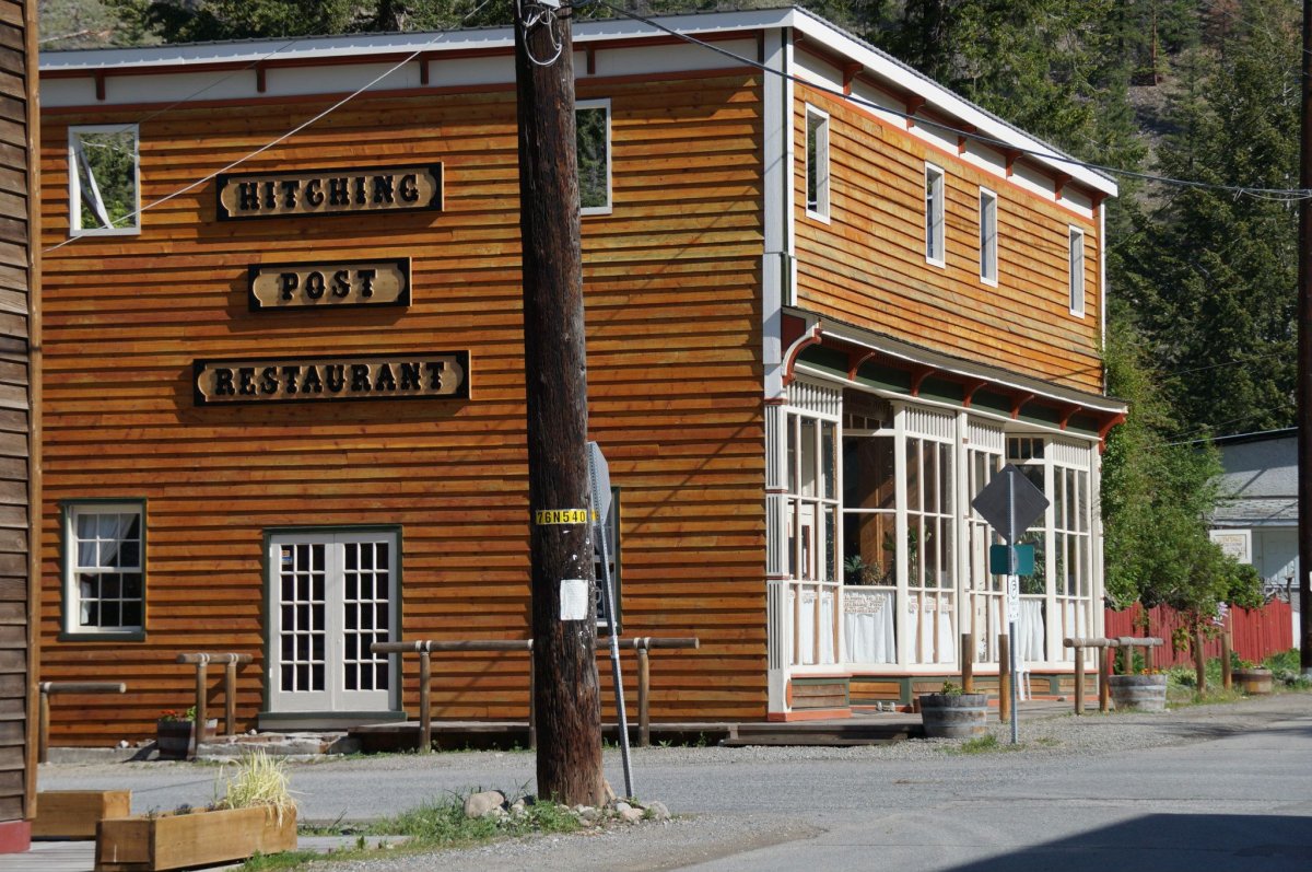 Hitching Post fire survivors recovering after jumping to escape flames ...