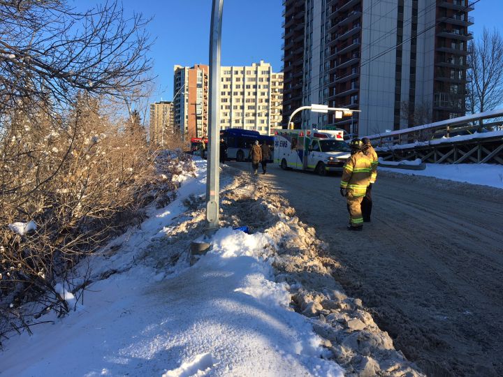 Heavy snowfall triggers Edmonton’s first parking ban of the season ...