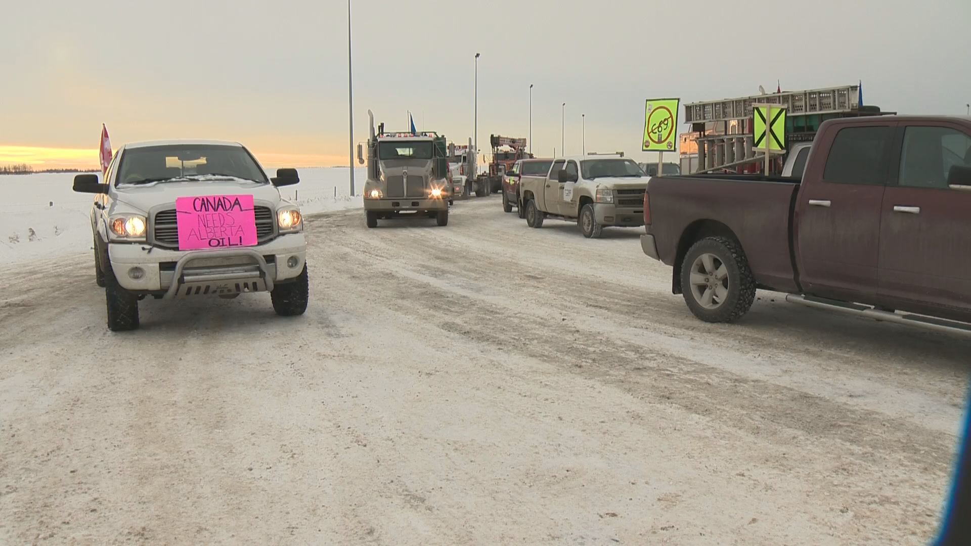 ‘We’re peaceful’: Trucks loop Anthony Henday; yellow vest group plans ...