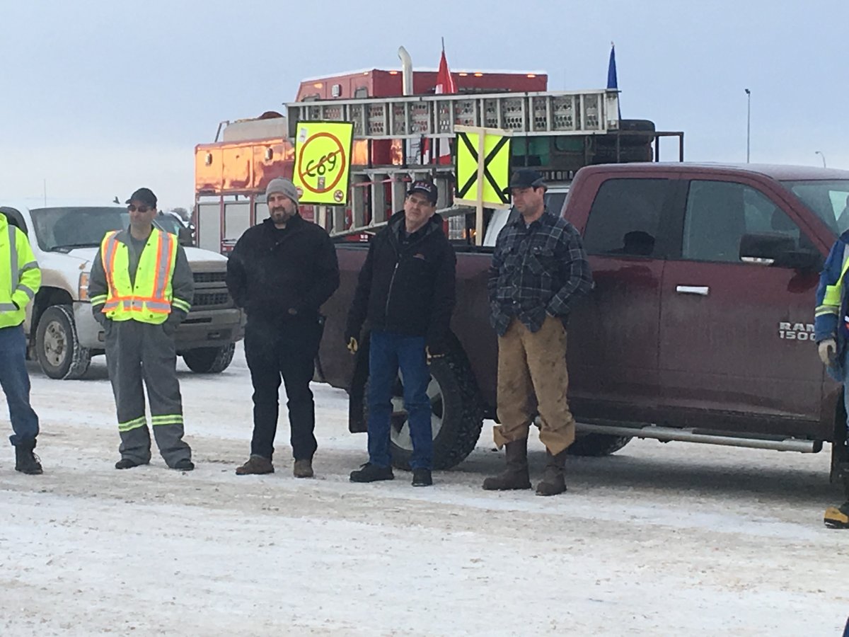 ‘We’re peaceful’: Trucks loop Anthony Henday; yellow vest group plans ...