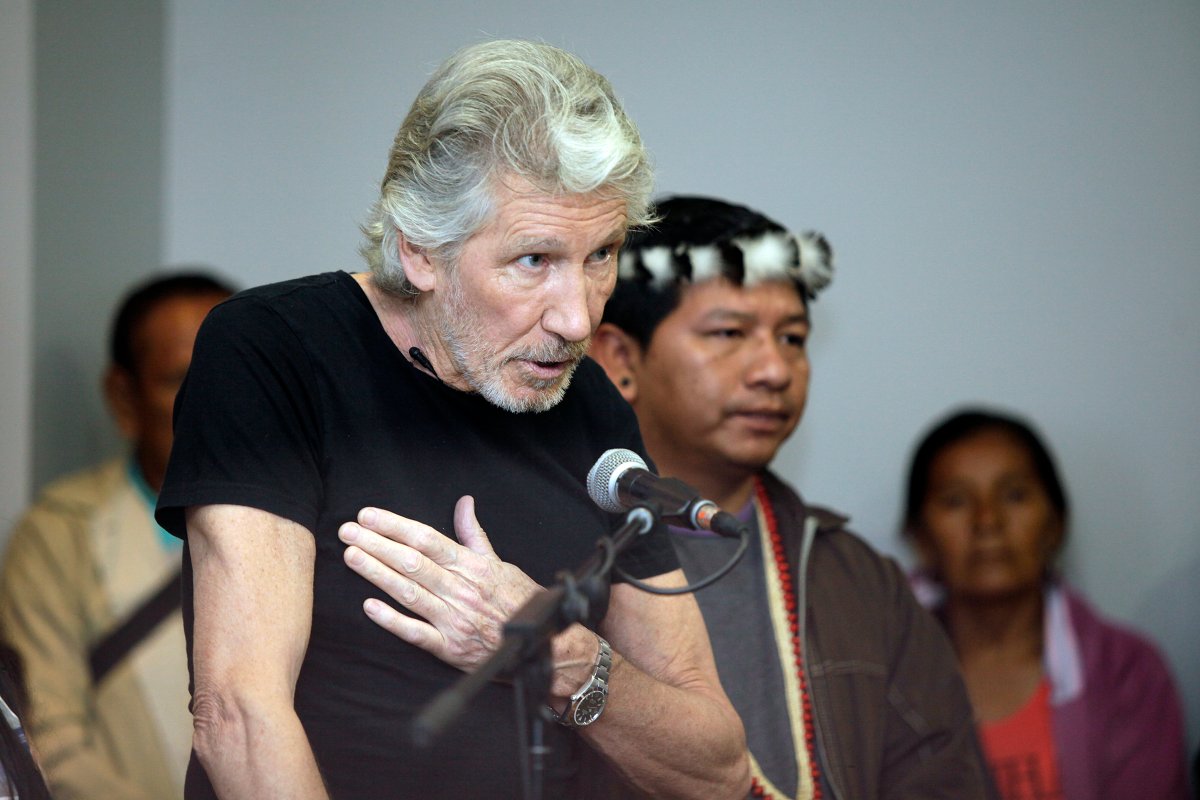 Pink Floyd’s Roger Waters uses private jet to reunite mother with her ...