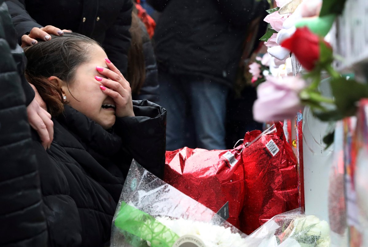 More than 1,500 brave freezing rain to honour Aurora shooting victims ...