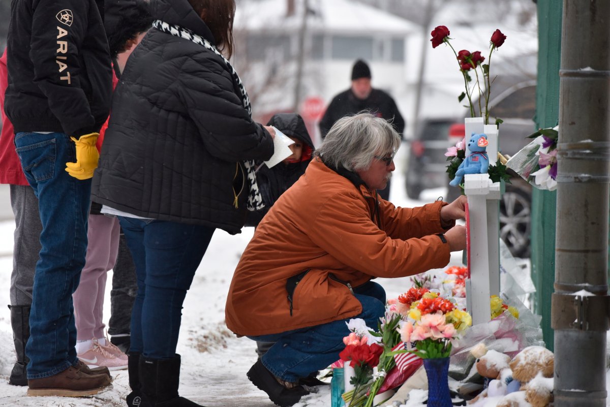 More than 1,500 brave freezing rain to honour Aurora shooting victims ...