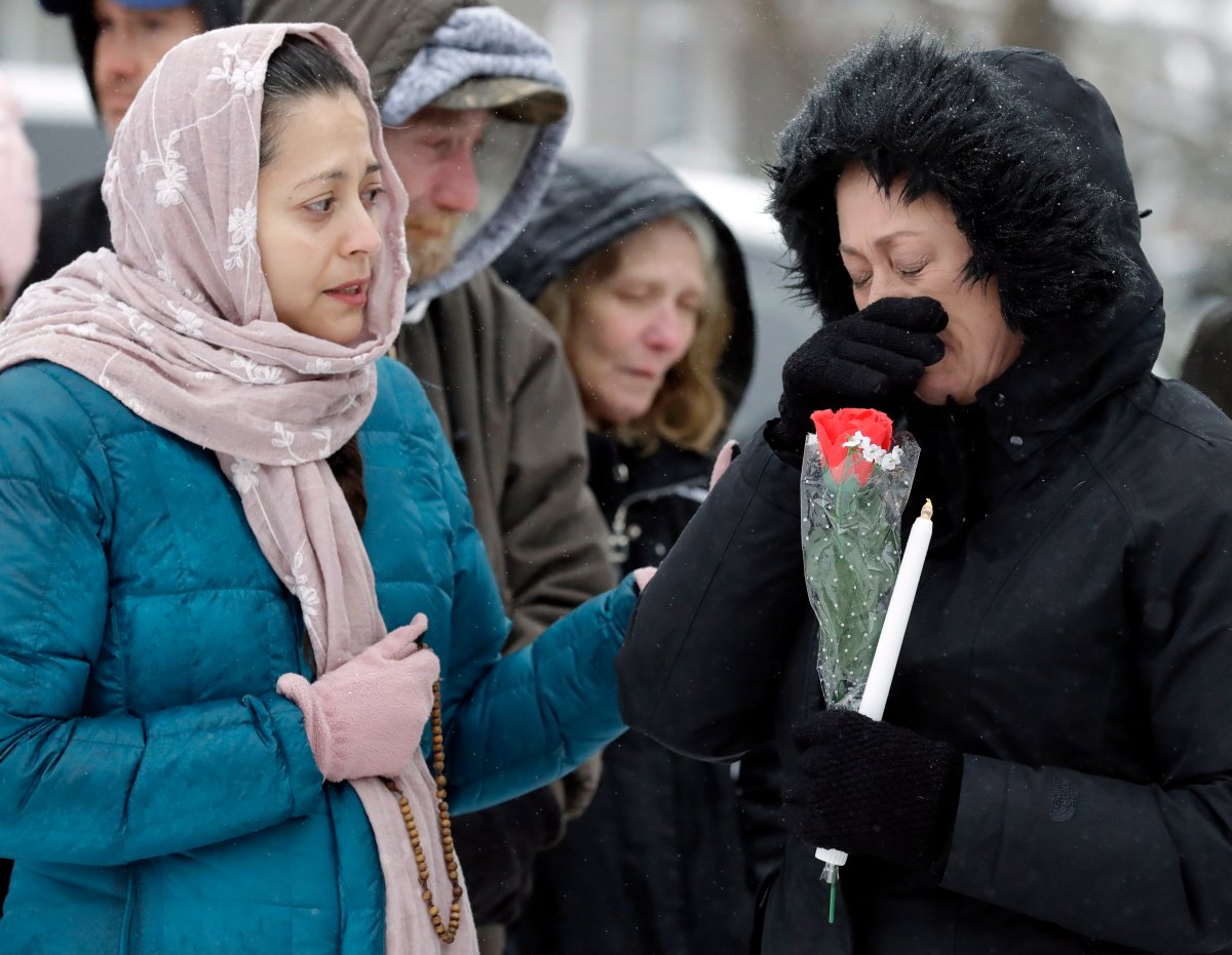 More than 1,500 brave freezing rain to honour Aurora shooting victims ...