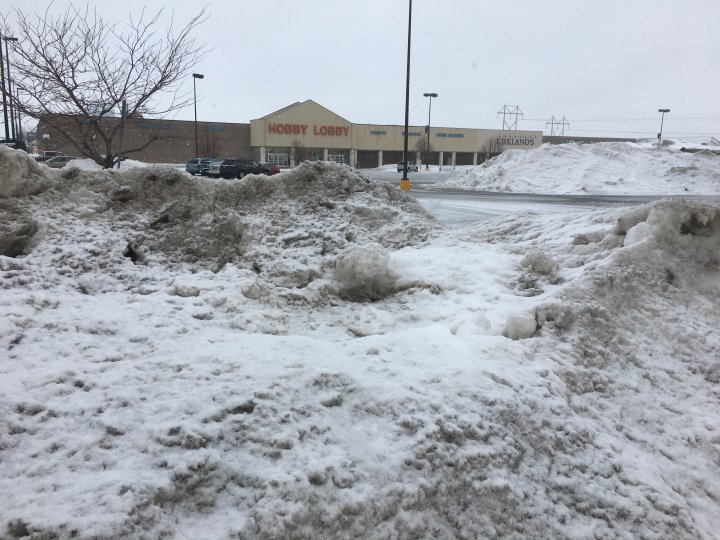 Mountains of snow in Fargo, N.D. and what they mean for flood watchers ...