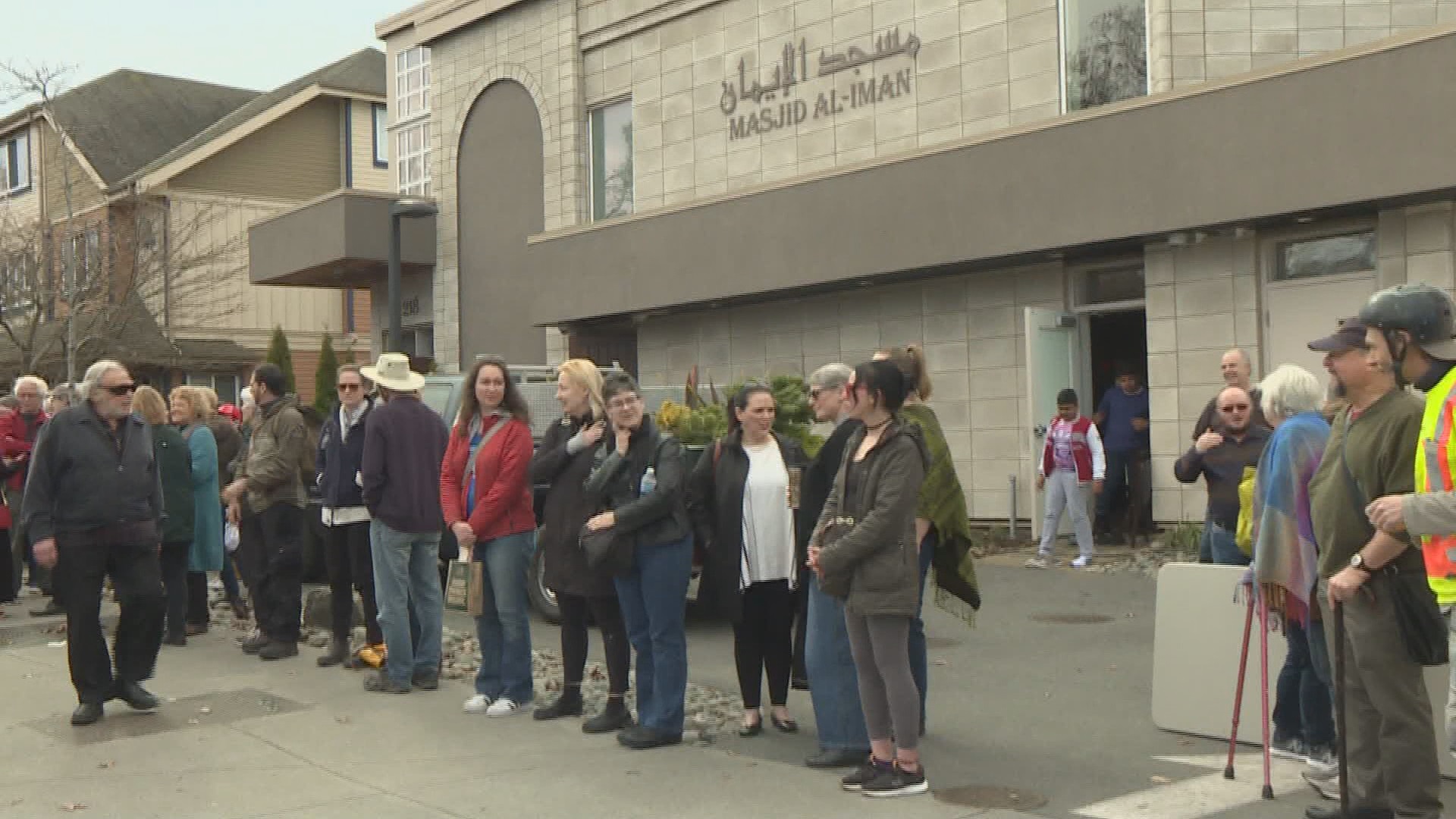 Supporters form human chain around Victoria mosque to support local ...