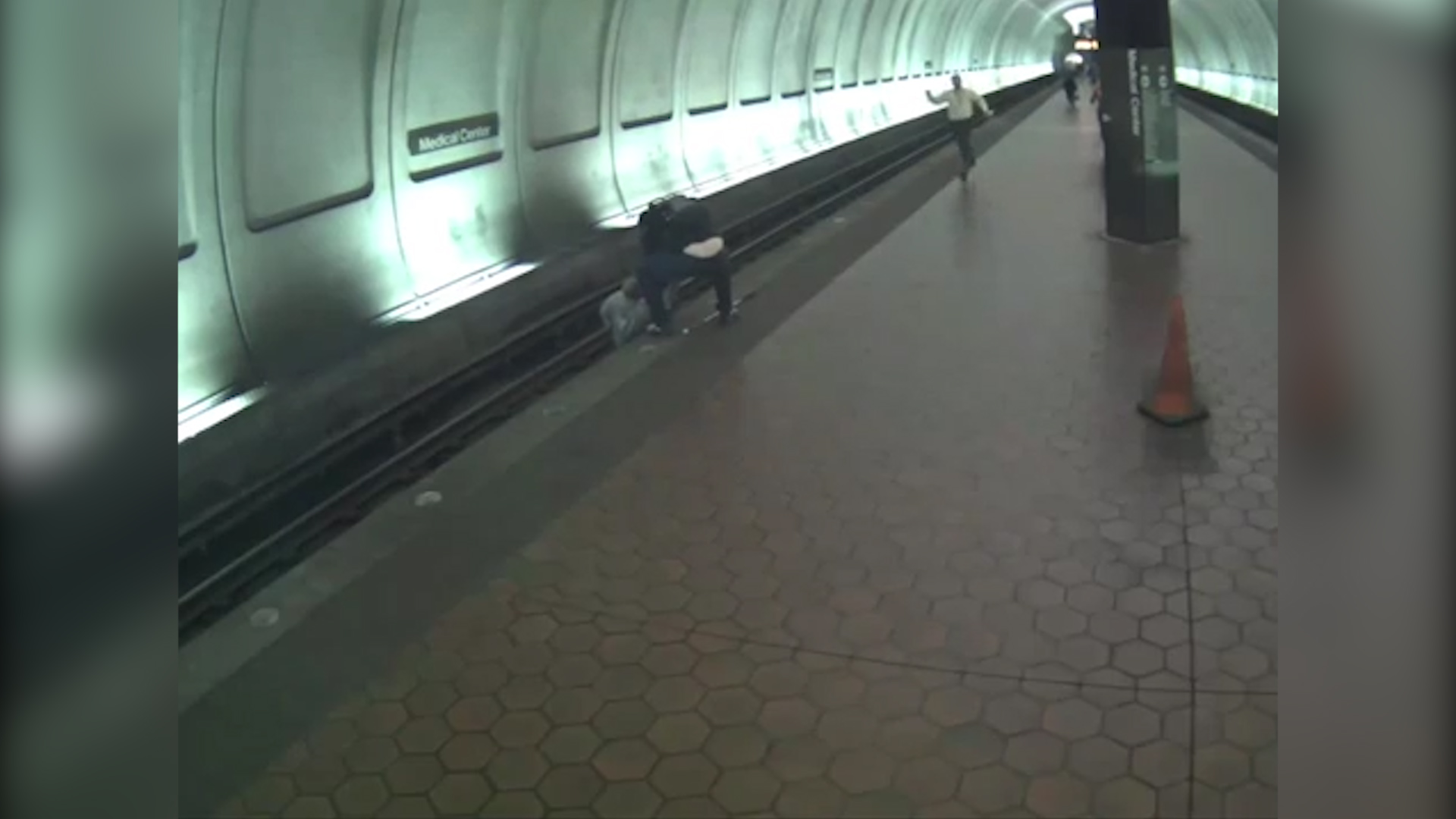Good Samaritans rescue blind man who fell on tracks from oncoming train ...