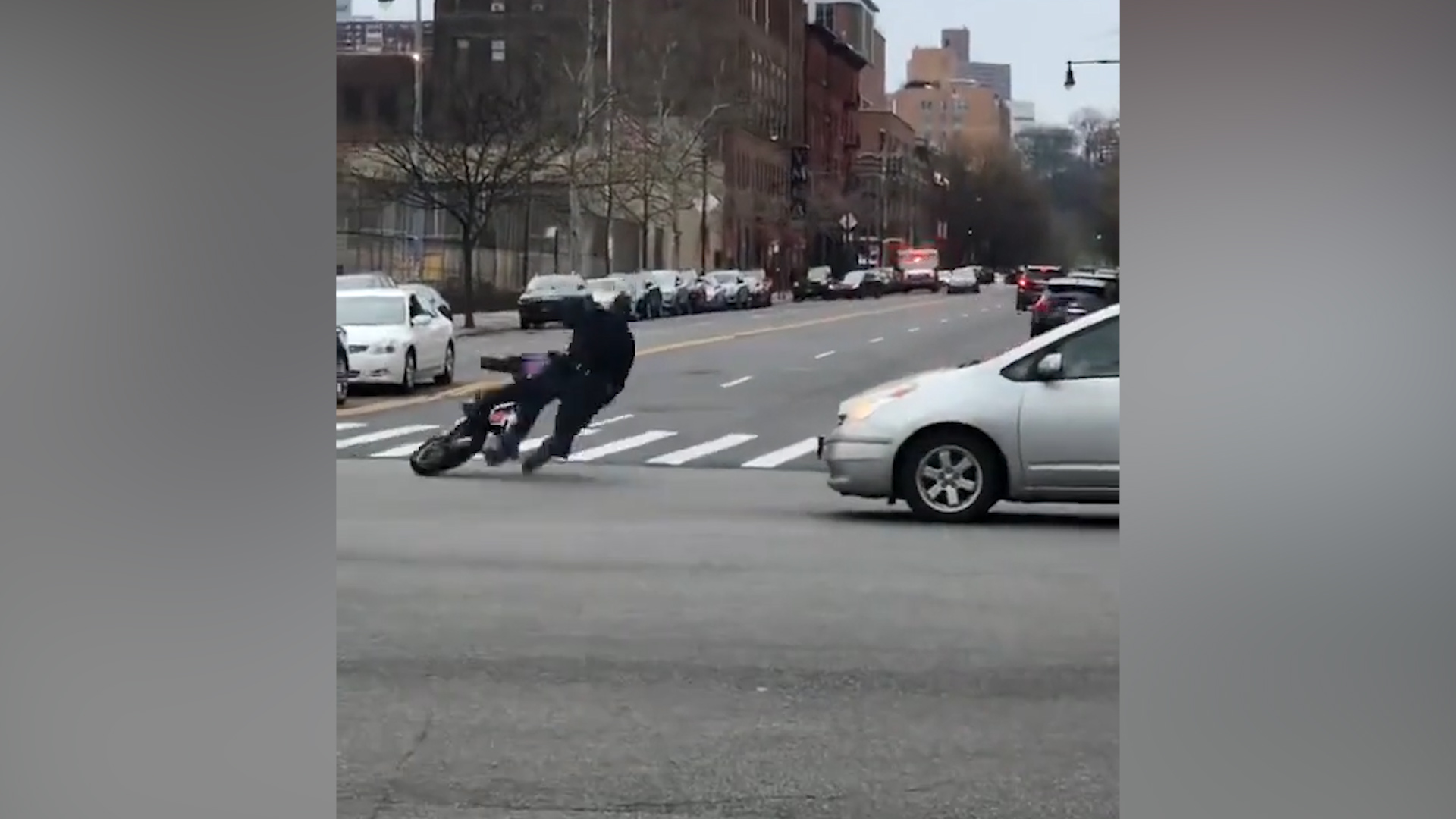 New York City police officer tries — and fails — to ride dirt bike to ...