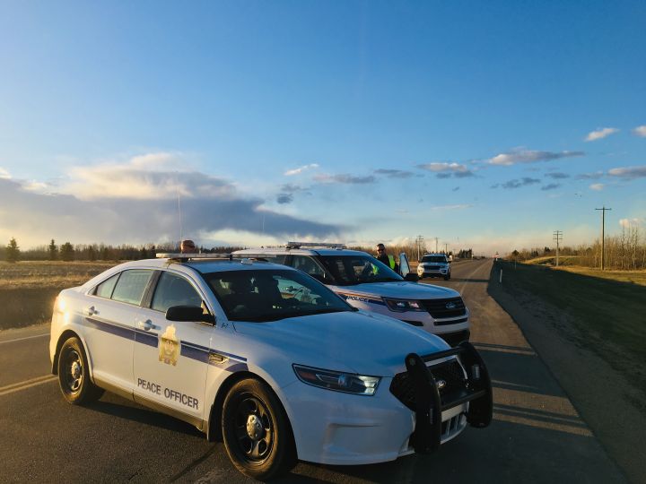 Crews battle grass fire northeast of Edmonton - Edmonton | Globalnews.ca