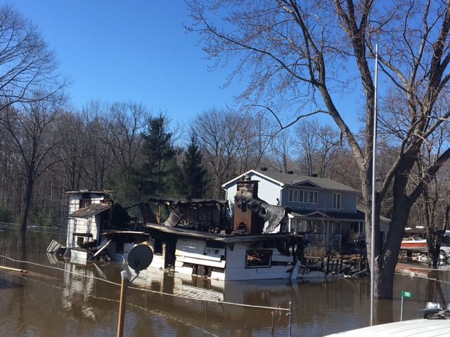 Fire burns through flooded Constance Bay home - Ottawa | Globalnews.ca