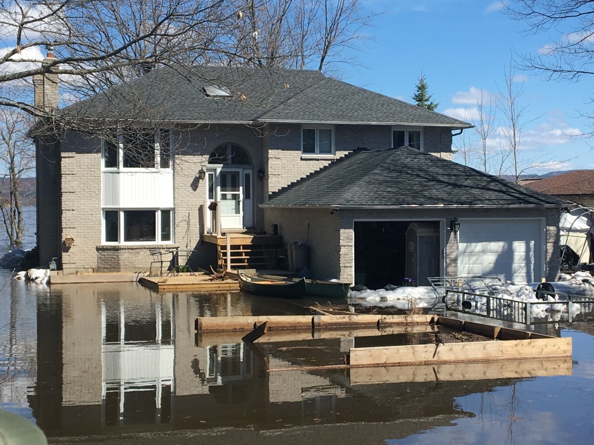 Fire burns through flooded Constance Bay home - Ottawa | Globalnews.ca