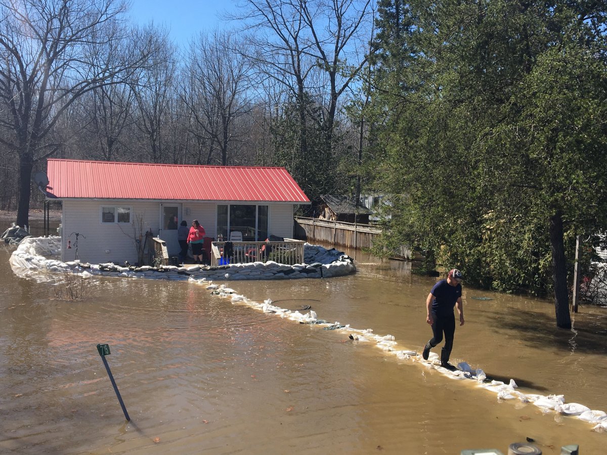 Fire burns through flooded Constance Bay home - Ottawa | Globalnews.ca