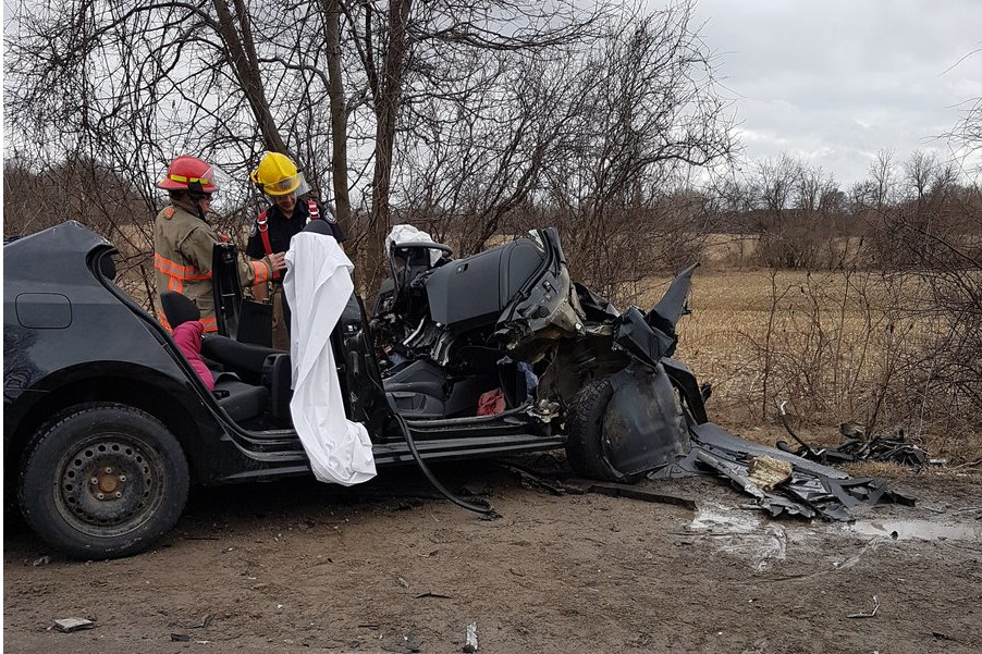 Charges laid after 3-vehicle collision in North Dumfries closed Hwy. 8 on Monday | Globalnews.ca
