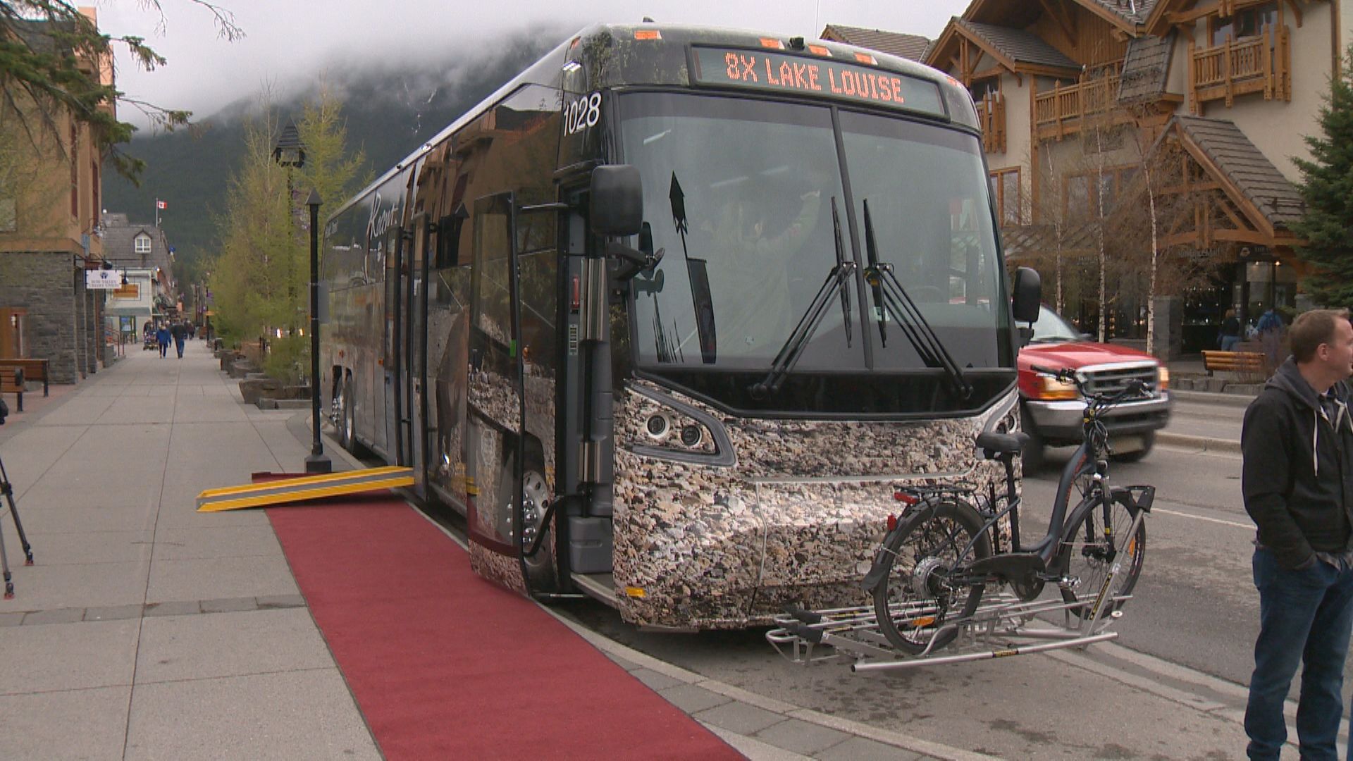 New bus routes launched from Banff to Lake Louise - Calgary | Globalnews.ca