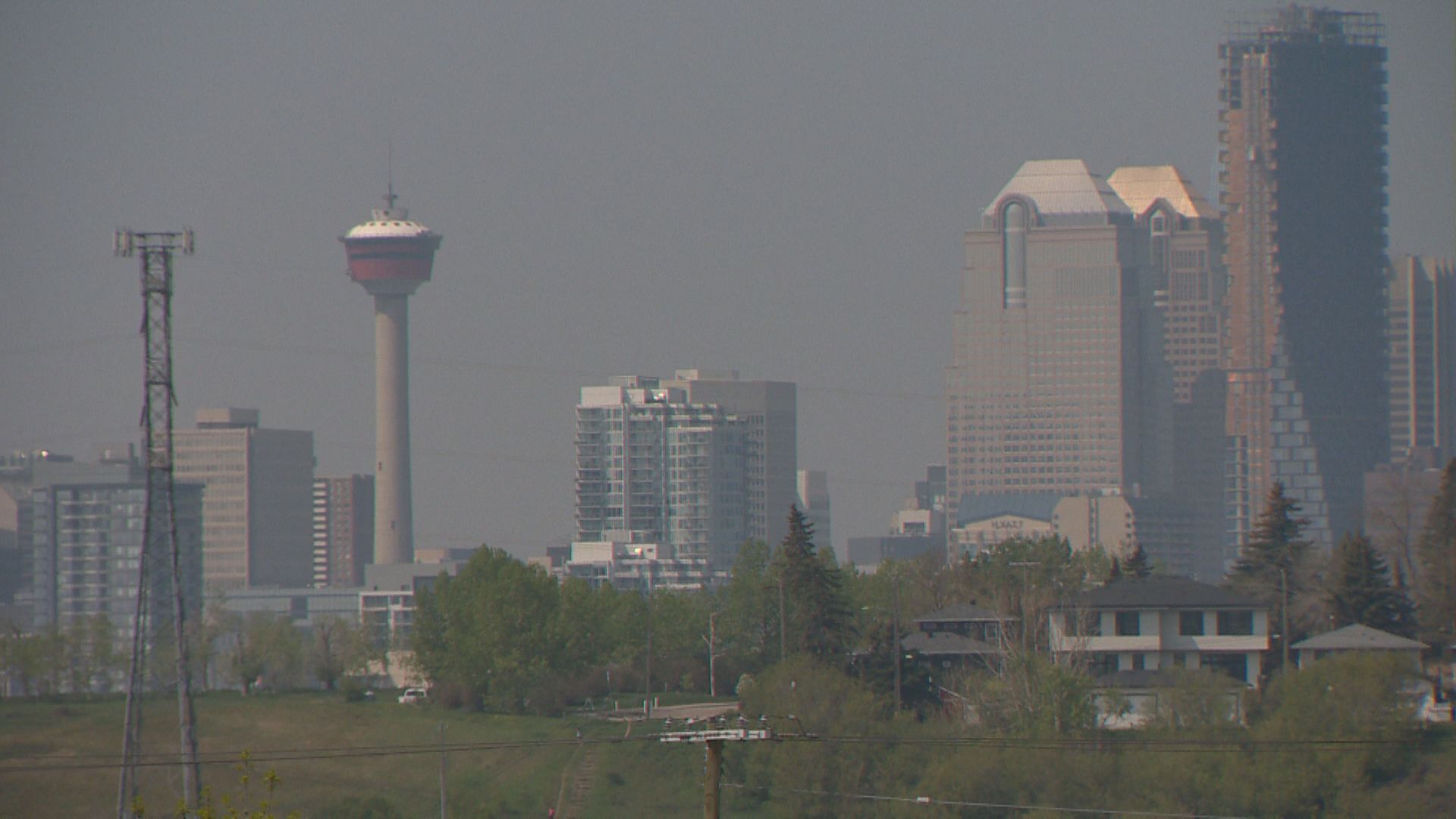 Smoke fills Calgary skyline from wildfires burning in northern Alberta ...
