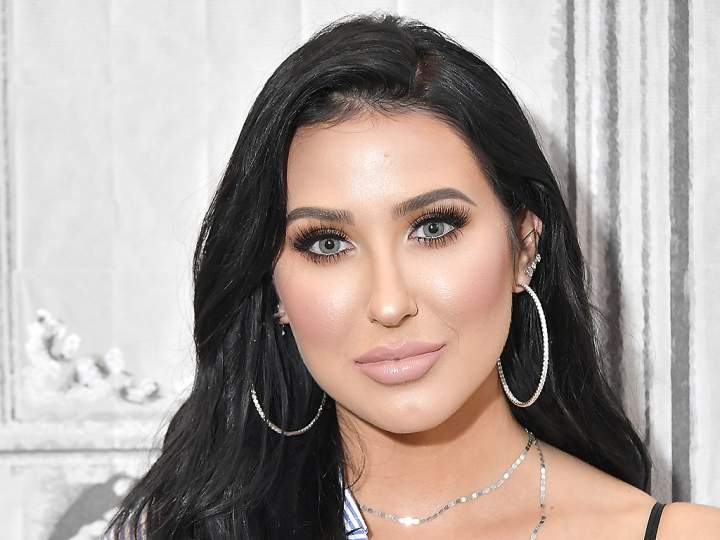 YouTube beauty blogger accused of selling ‘lumpy’ and ‘hairy’ lipstick ...