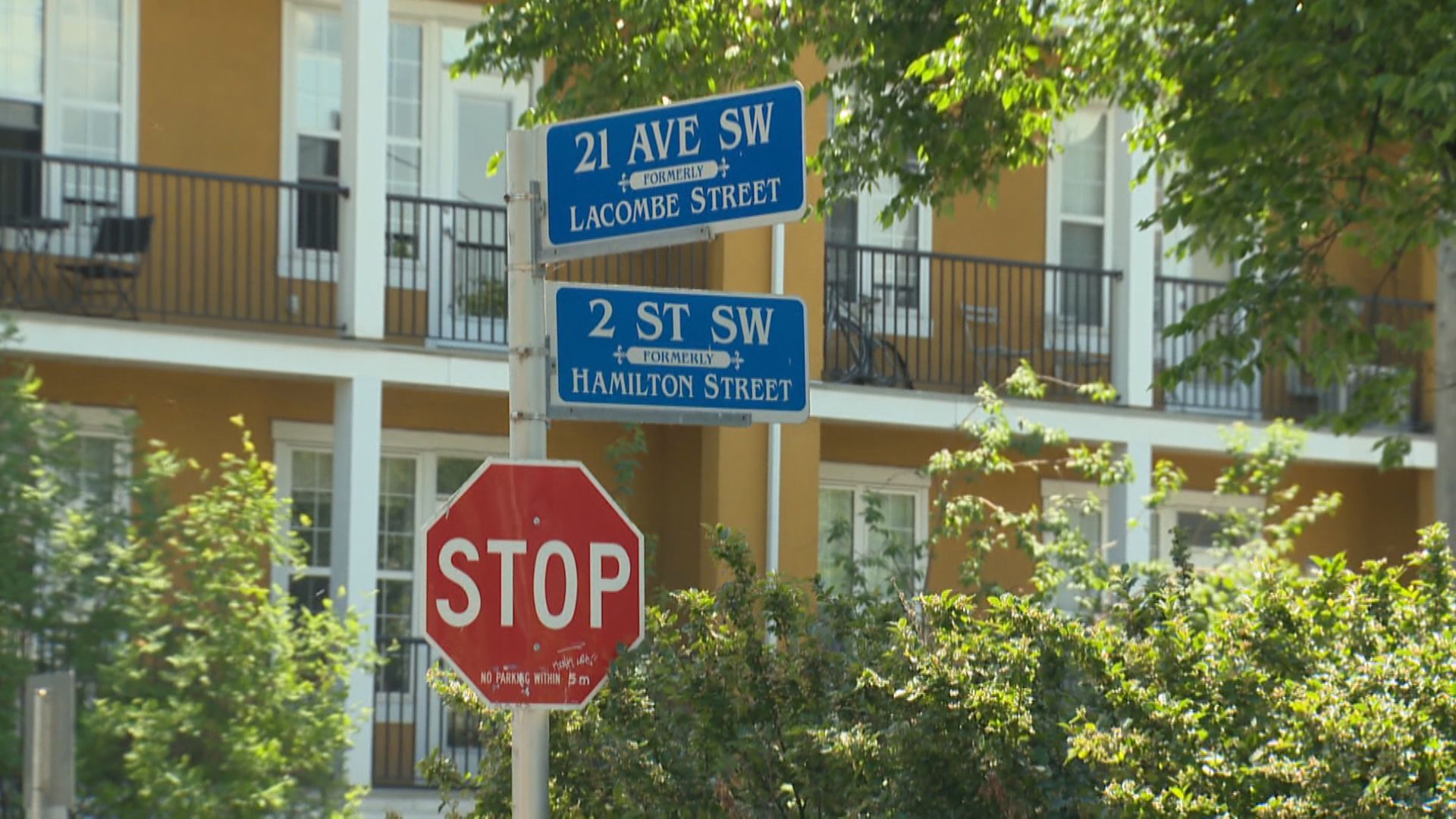 This Calgary neighbourhood will soon have bilingual stop signs ...