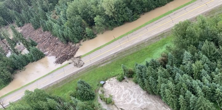 Flooding prompts evacuation alert in northern Alberta hamlet - Edmonton ...