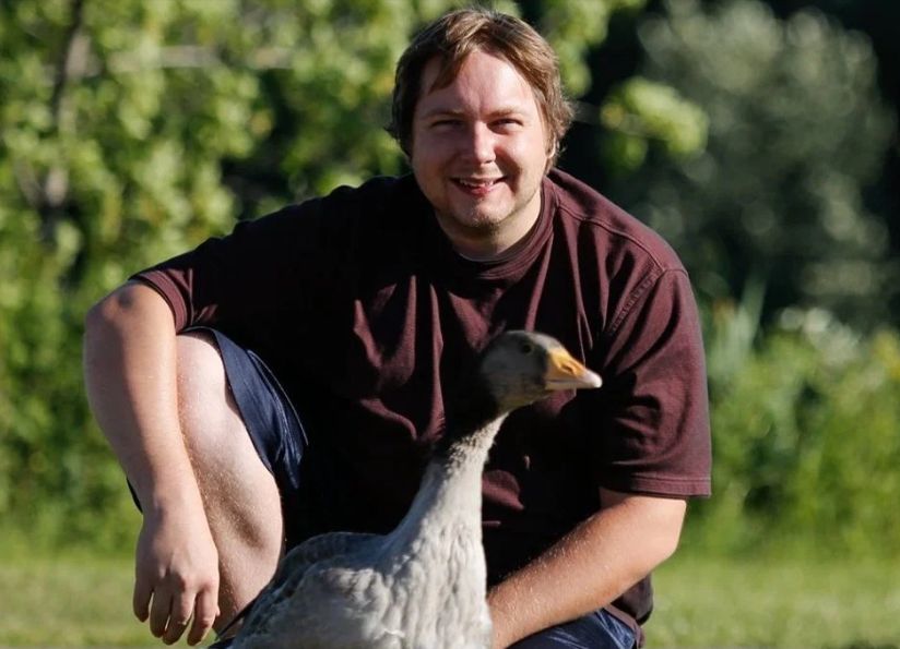 Alberta man bonds with goose: ‘I had to help him’ - Edmonton ...