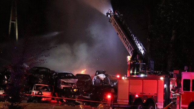 Surrey fire crews douse flames amid vehicle scrap heap - BC | Globalnews.ca