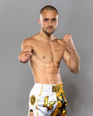 One-handed Calgary Muay Thai fighter looks to turn heads in Las Vegas ...