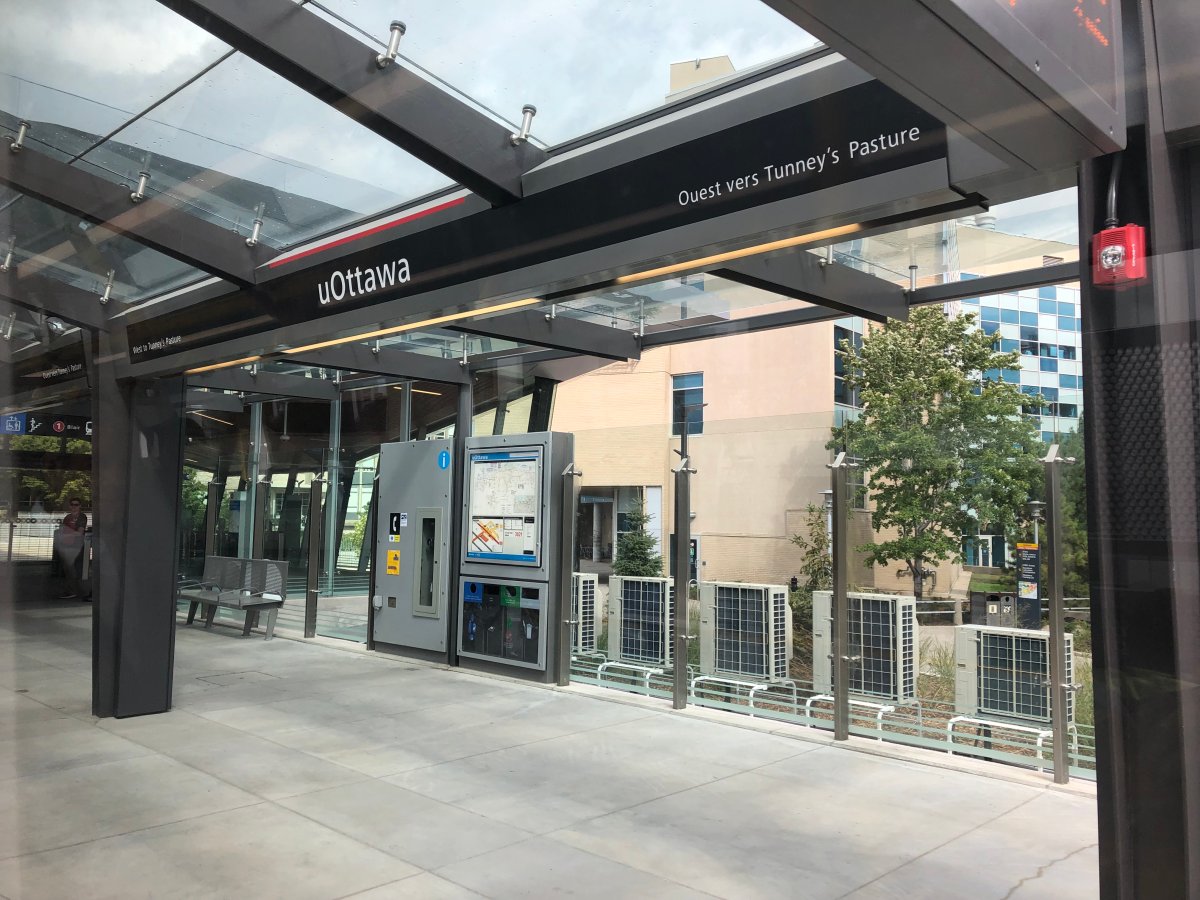 IN PICTURES: Opening day of Ottawa’s LRT - Ottawa | Globalnews.ca
