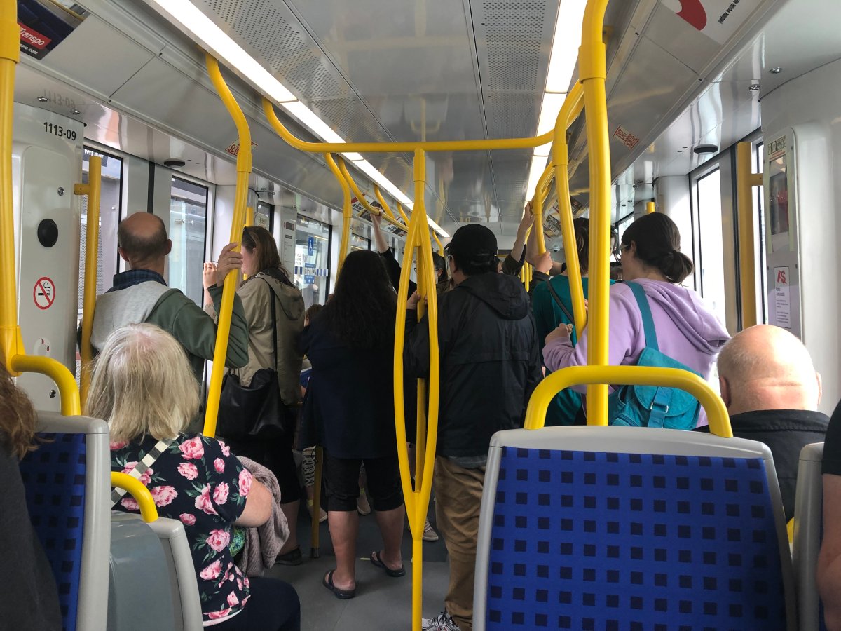 IN PICTURES: Opening day of Ottawa’s LRT - Ottawa | Globalnews.ca