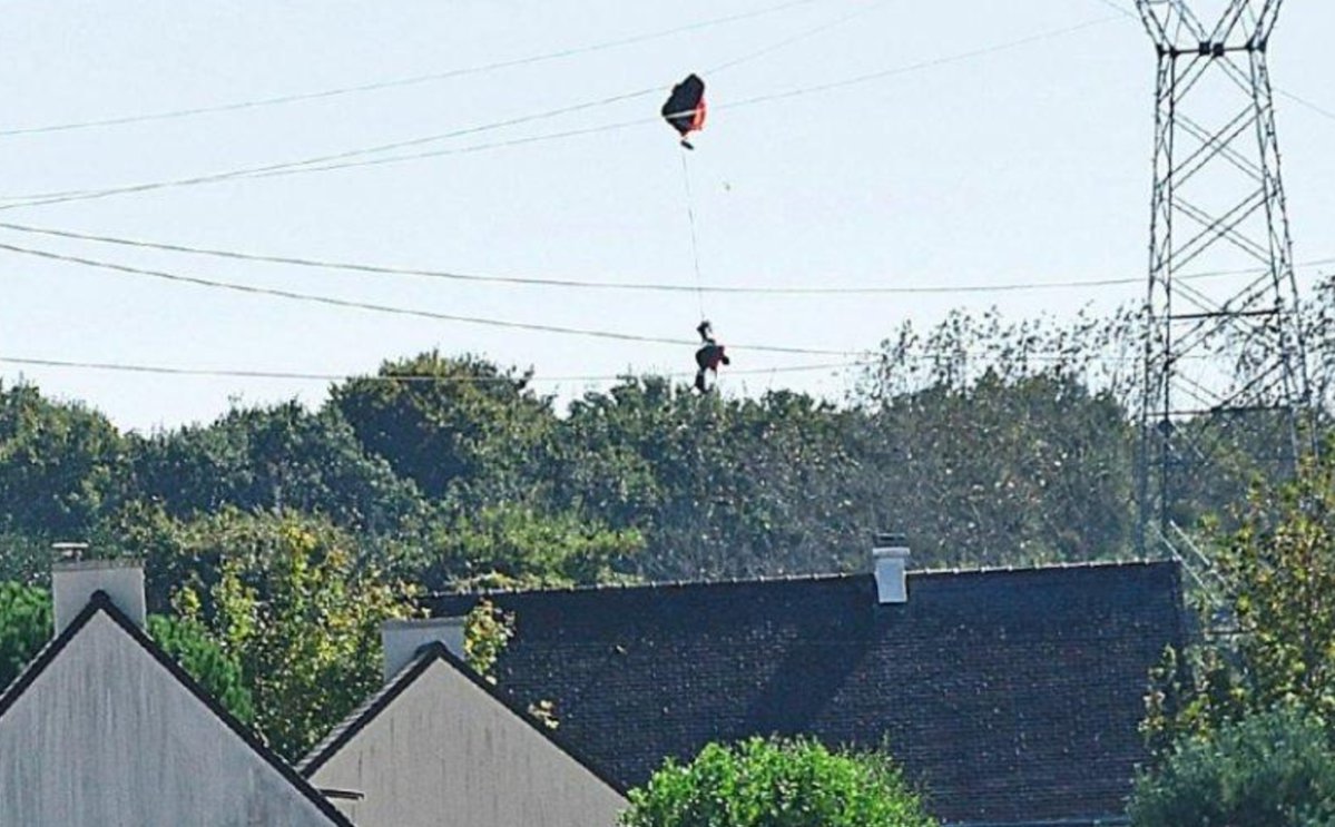 Fighter pilot hangs from high-voltage power lines for 2 hours after jet ...