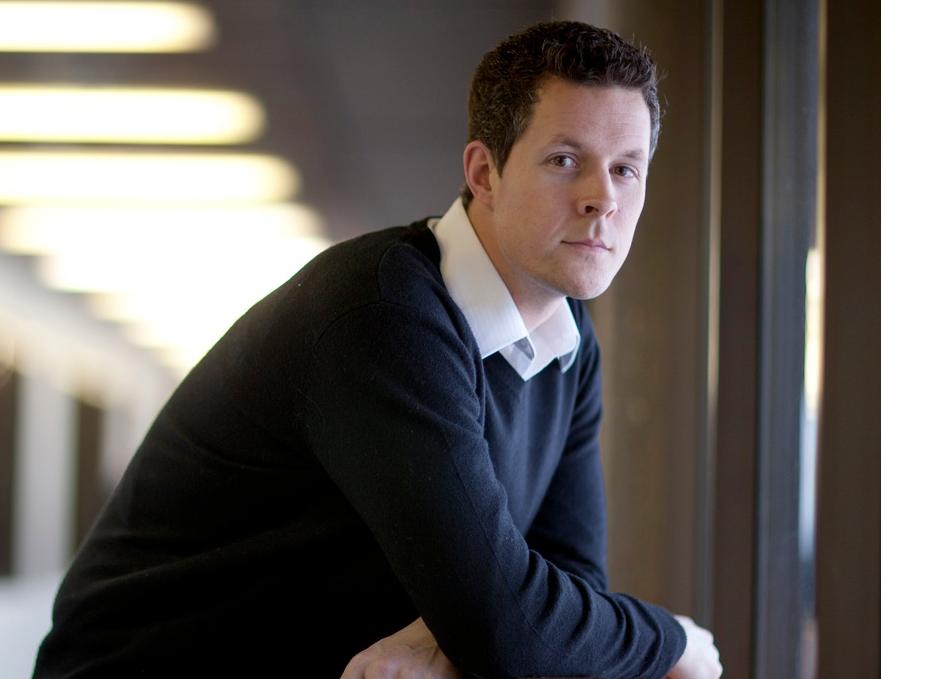 How quickly should you pay off your student loans? Two money experts ...