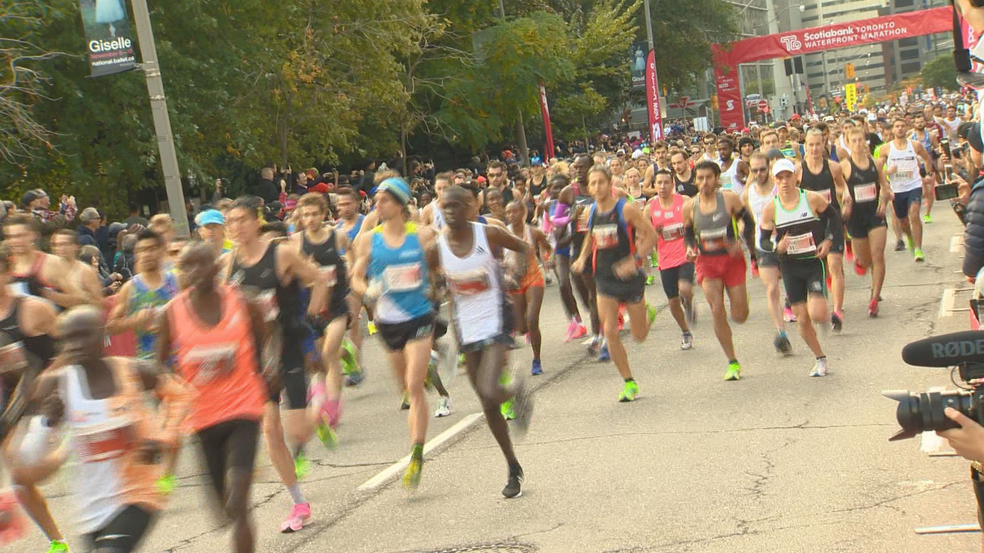 Thousands of international runners descend on Toronto marathon ...