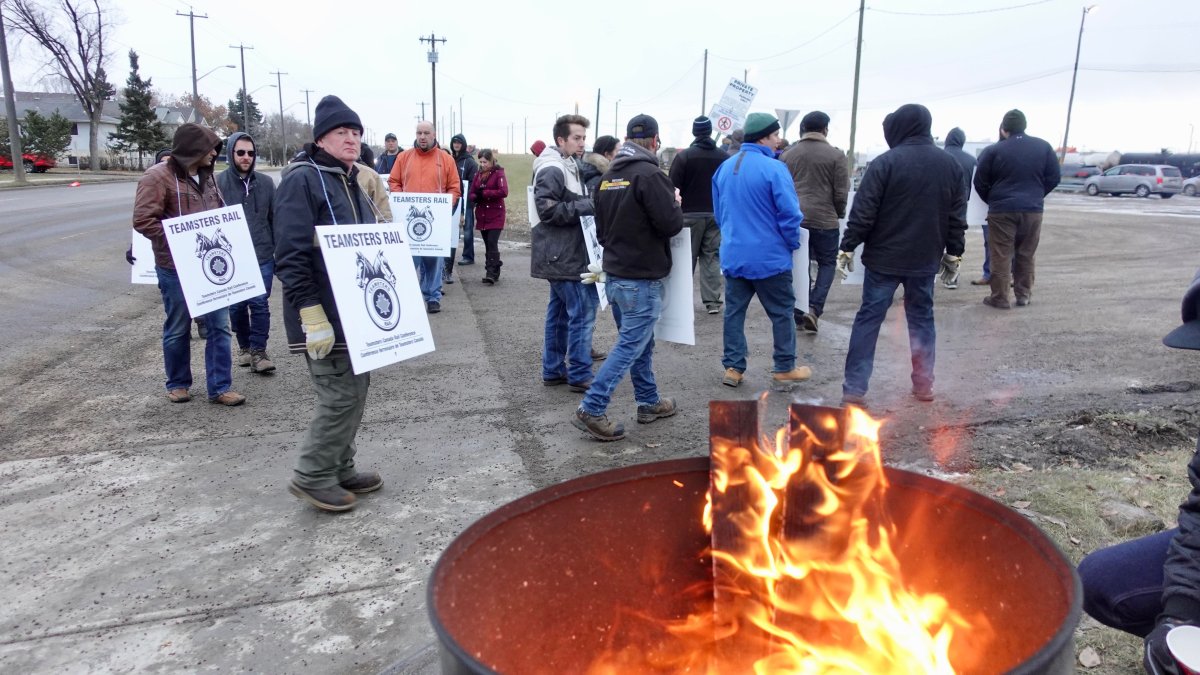 Alberta government calls on feds to resume Parliament to address CN ...