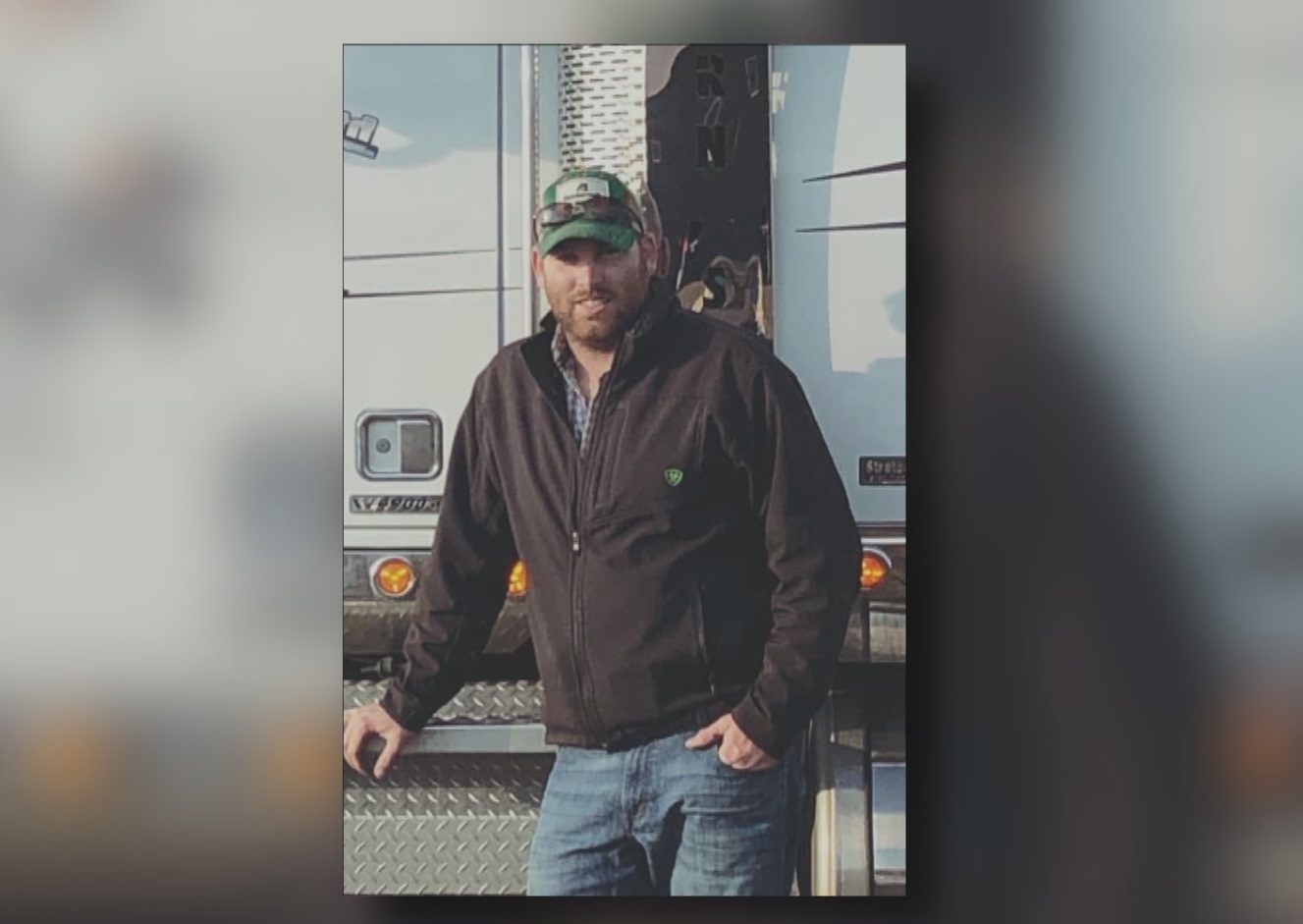 Taber, Alta., man crushed by hay bale in critical condition | Globalnews.ca