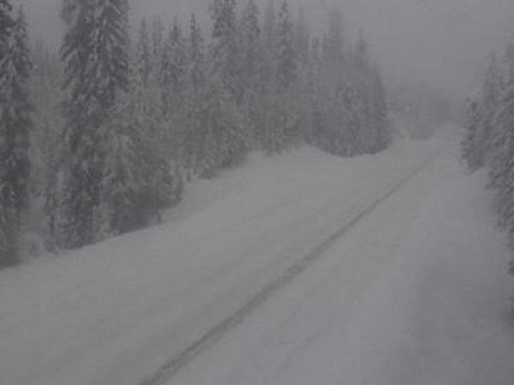 Environment Canada issues snowfall warning for Highway 3 in B.C ...