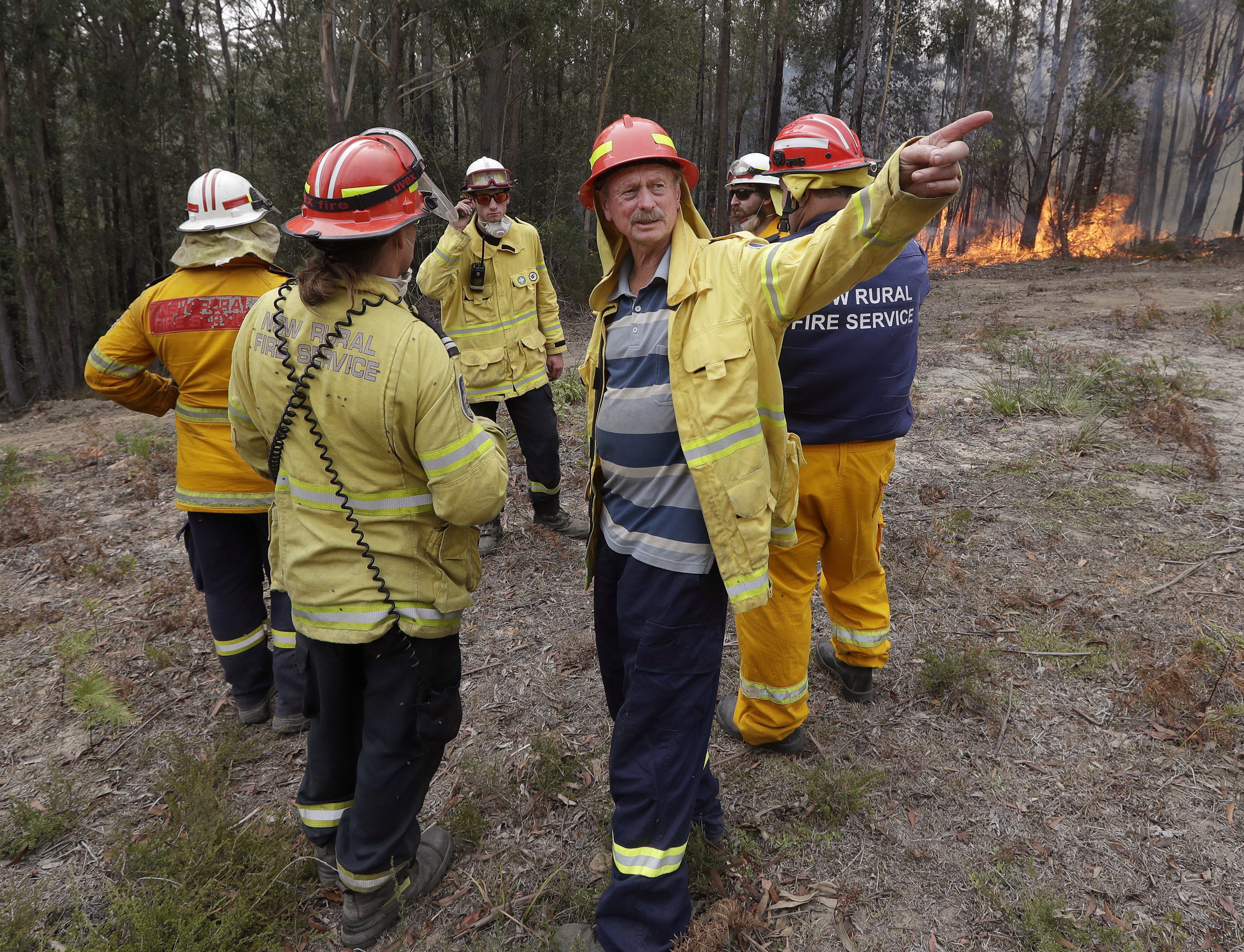 World’s largest volunteer fire service takes on Australia’s devastating ...