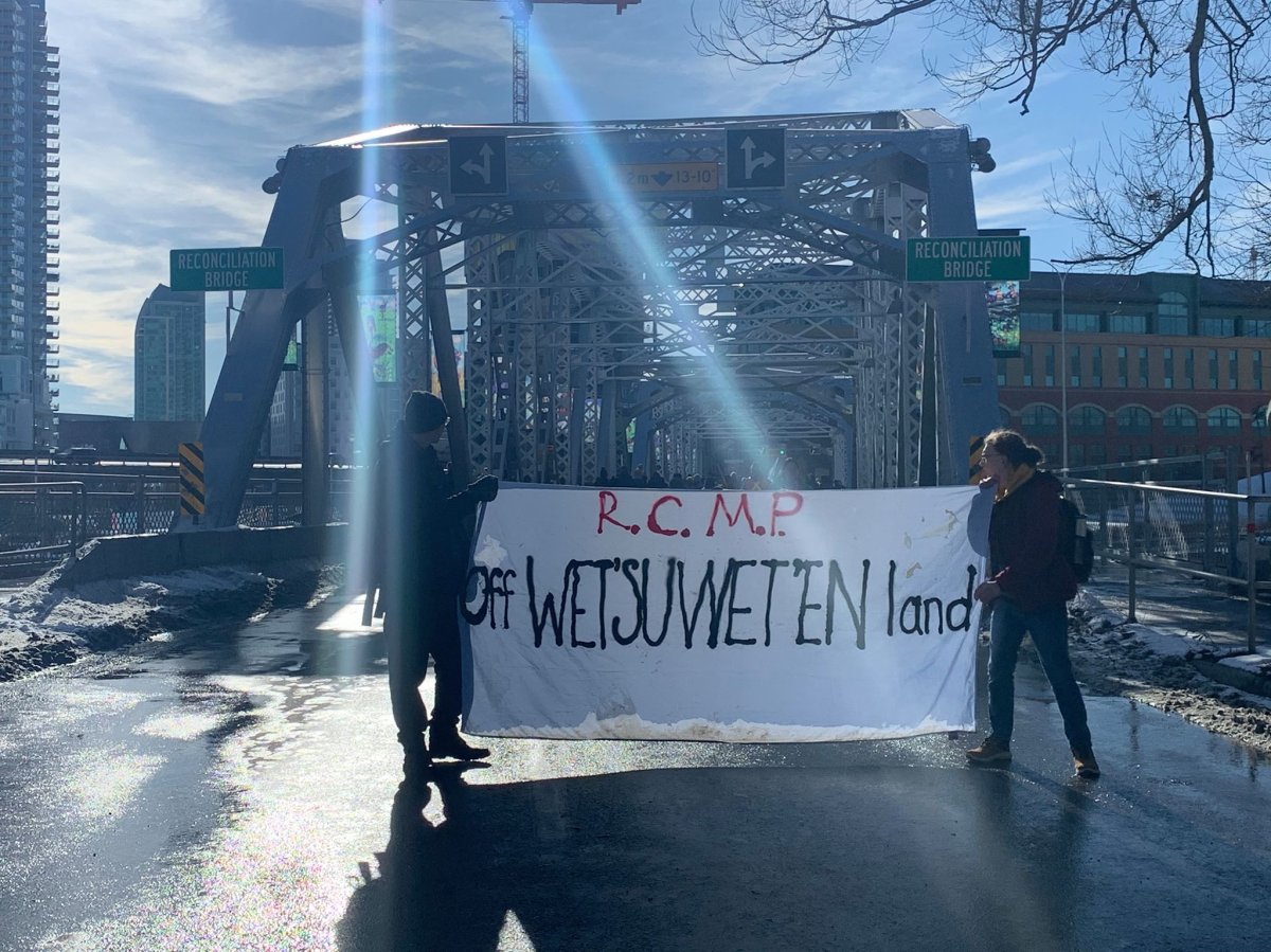 Wet’suwet’en support rally blocks Calgary’s Reconciliation Bridge ...