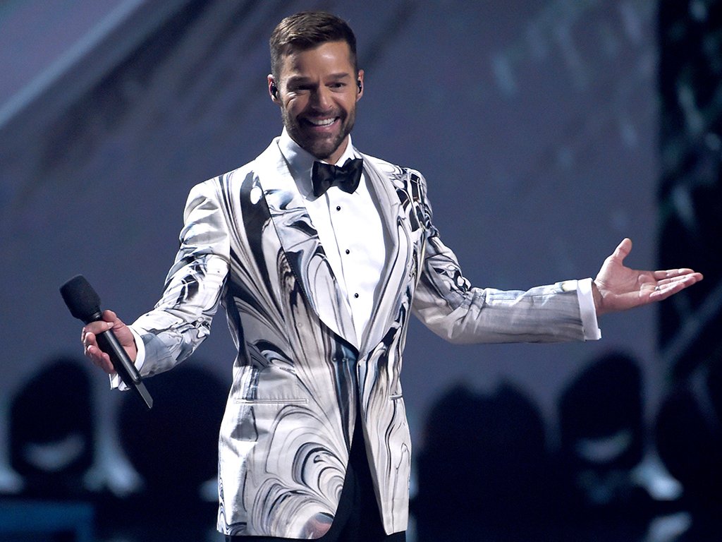 Ricky Martin drops surprise EP, ‘Pausa’ - National | Globalnews.ca