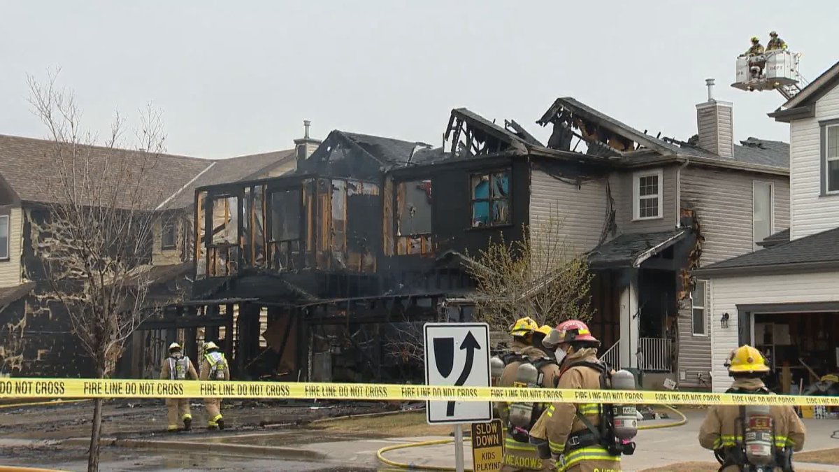 Fire damages homes in southeast Calgary - Calgary | Globalnews.ca