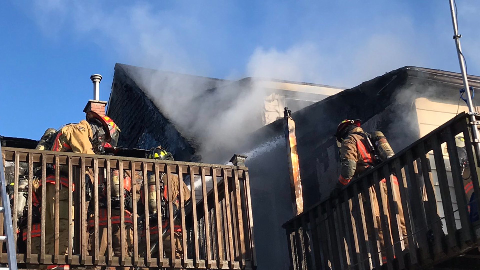 Multiple alarm fire damages two homes in Hamilton’s east end - Hamilton ...