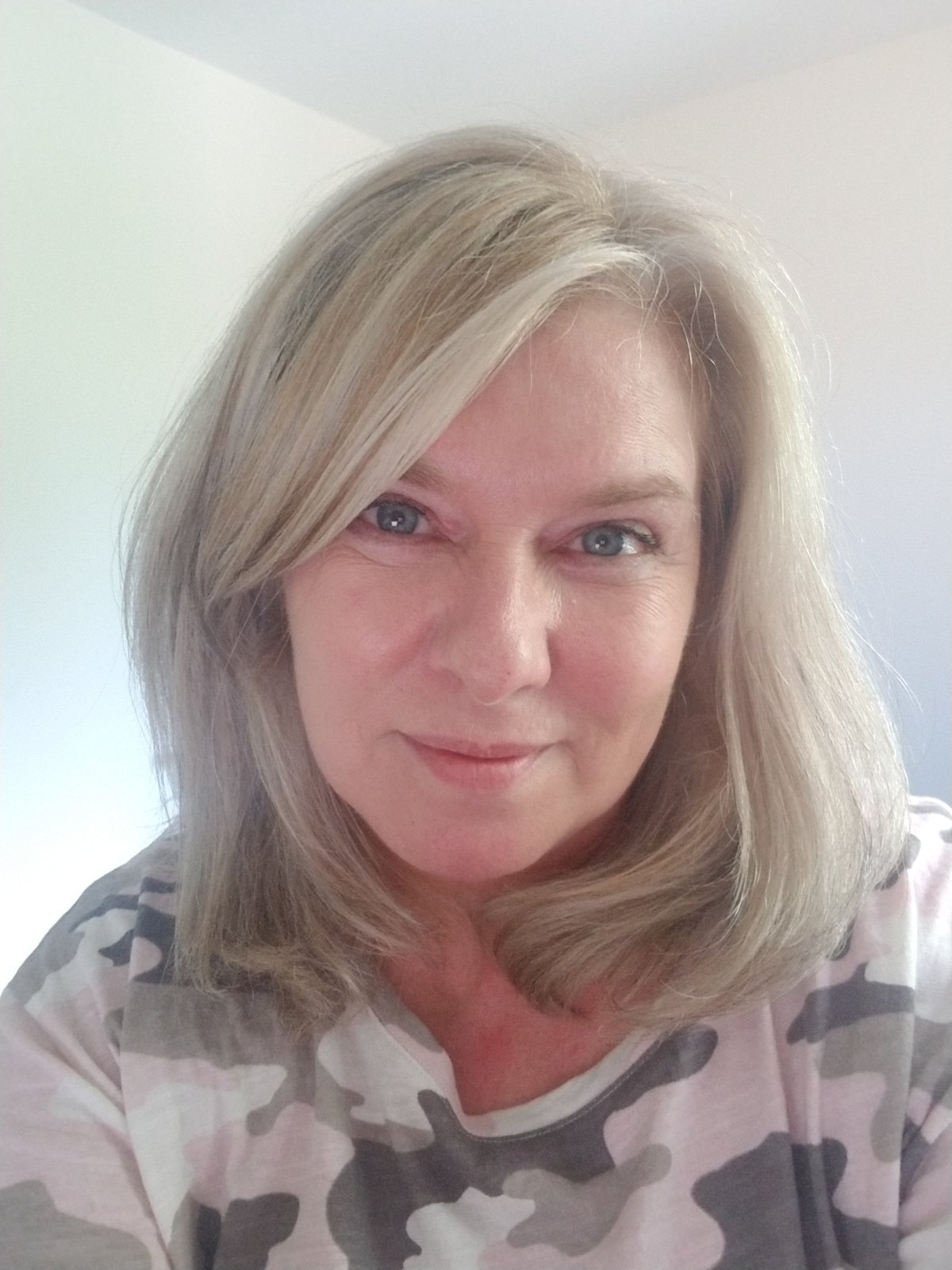 ‘I dropped everything to say goodbye’: Why some Canadians are still ...