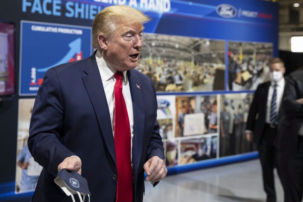 ‘Petulant’ Trump wears coronavirus mask in private, but avoids photos ...