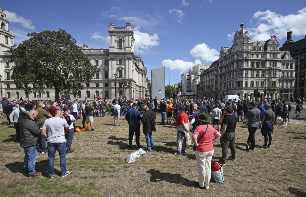 Anti-racism protesters, far-right activists clash in Britain - National ...