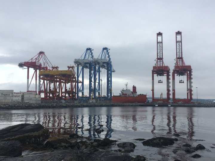 Arrival of Eastern Canada’s largest ship-to-shore crane marks final ...