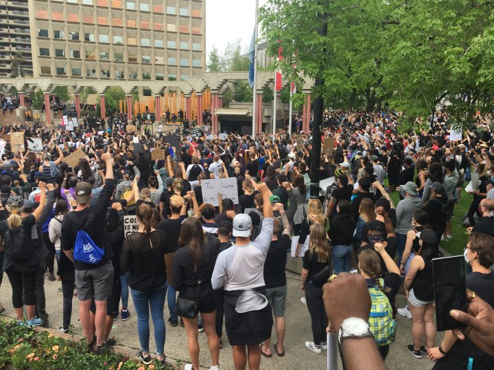 ‘Cry for freedom’: Thousands turn out to Black Lives Matter vigil in ...