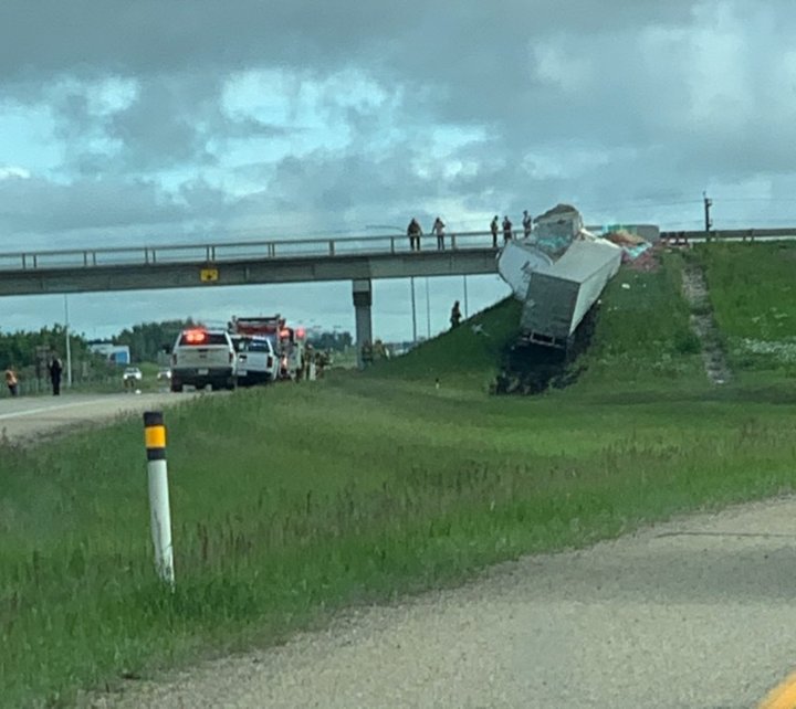 Man airlifted to hospital after crash on QEII south of Edmonton ...