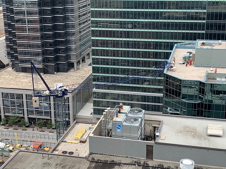 Crane collapses into downtown Toronto building - Toronto | Globalnews.ca