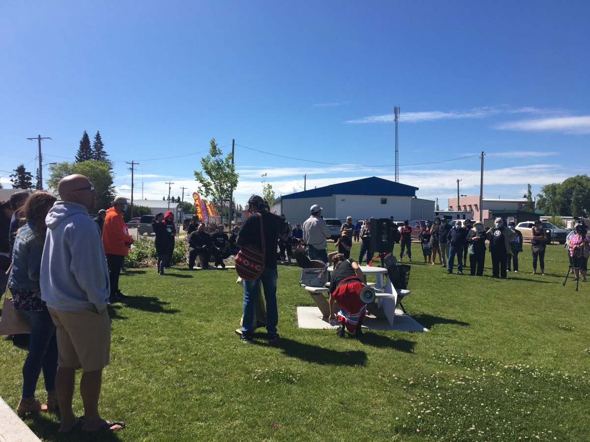 Rally held in Glendon, Alta. to honour slain Metis hunters | Globalnews.ca