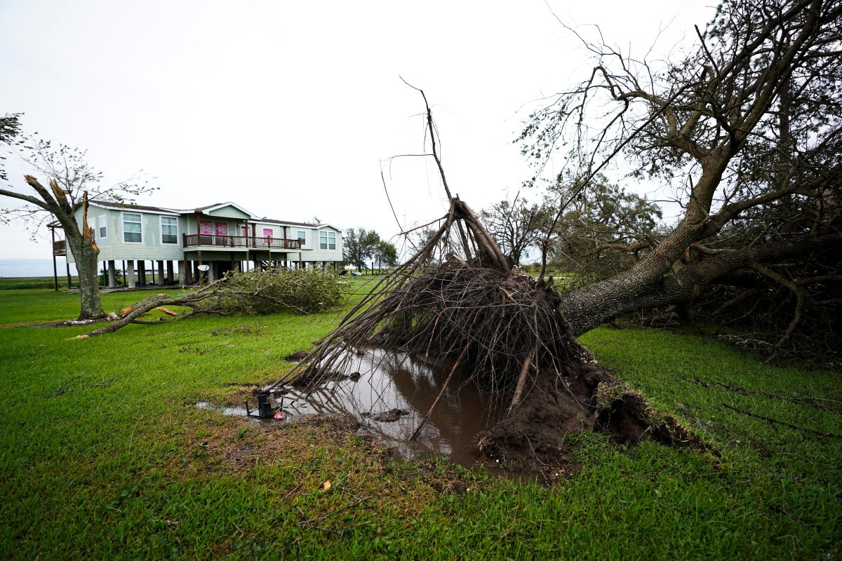 As hurricane Laura weakens, the damage in Louisiana and Texas becomes ...
