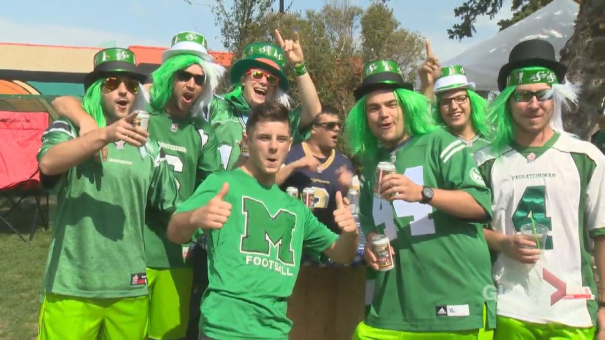 With no football in sight, Riders fans reminisce about Labour Day Classics past | Globalnews.ca