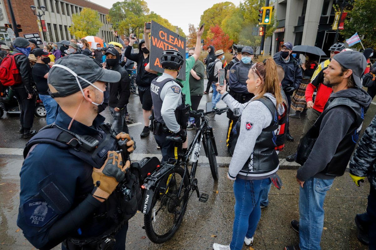 Dueling rallies: Anti-racism demonstrators clash with counter ...